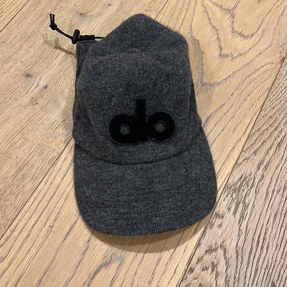 ALO Yoga | Accessories | Alo Yoga Knit Baseball Cap Black And Grey ...
